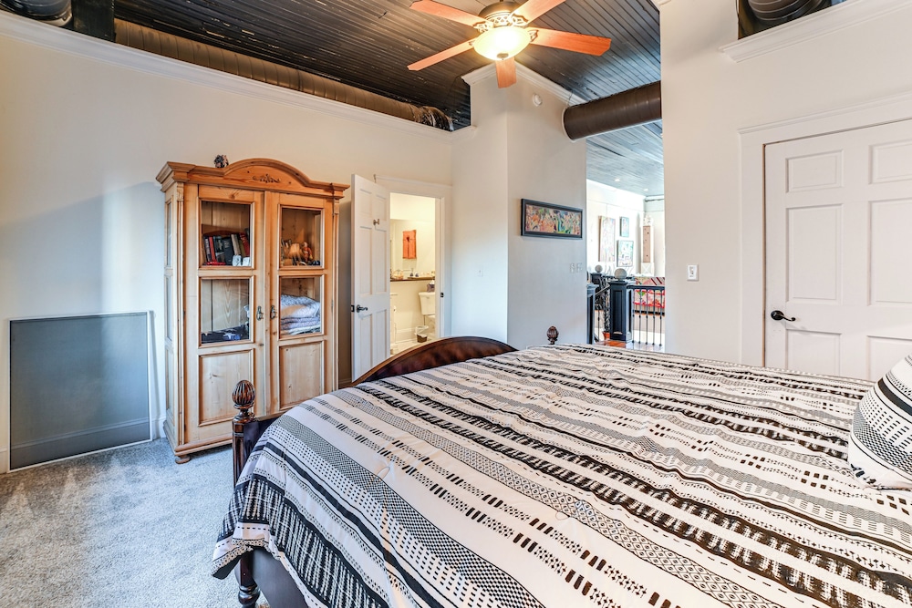 Steps To Historic Riverfront: Chic Dtwn Condo! - Paducah, KY