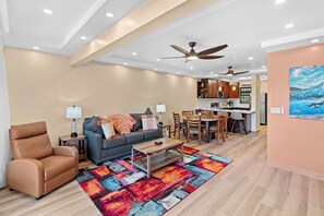 Condo, vista para o jardim | Área de estar | TV