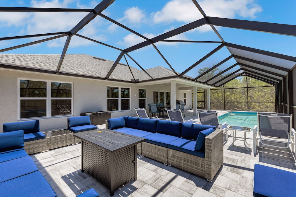 Poolside Sunset In South Gulf Cove 4 Bedroom Home - Gasparilla Island State Park, Boca Grande