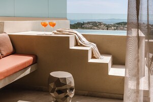 Quarto casal superior, vista para o mar | Sacada