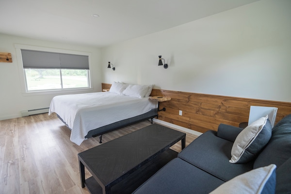 Quarto solteiro luxo | Wi-Fi de cortesia, roupa de cama
