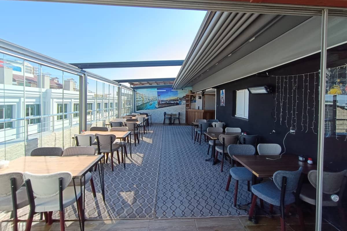 Apartamento Deluxe em Condomínio Fechado, varanda, vista para a montanha | Terraço/pátio interior