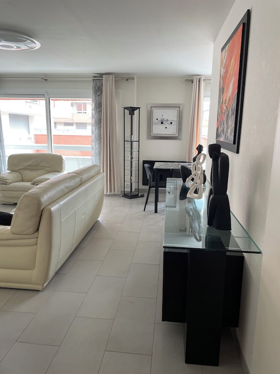 Fully Renovated Contemporary Apartment 100m From Town Center And 500m From Beach - Camiers