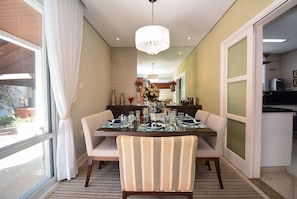 Villa | Restaurantes