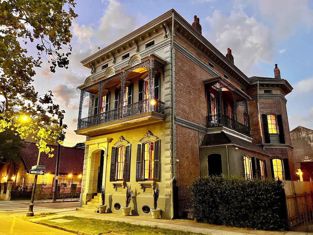 French Quarter Lanaux Mansion B & B - New Orleans, LA
