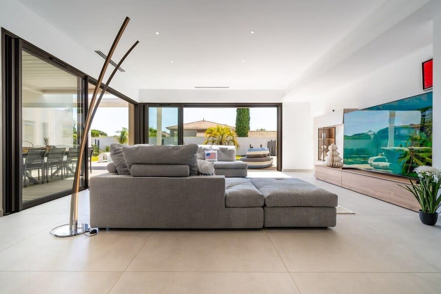 Villa Boston | Pool, Sauna, Walk To Beach - Bessan