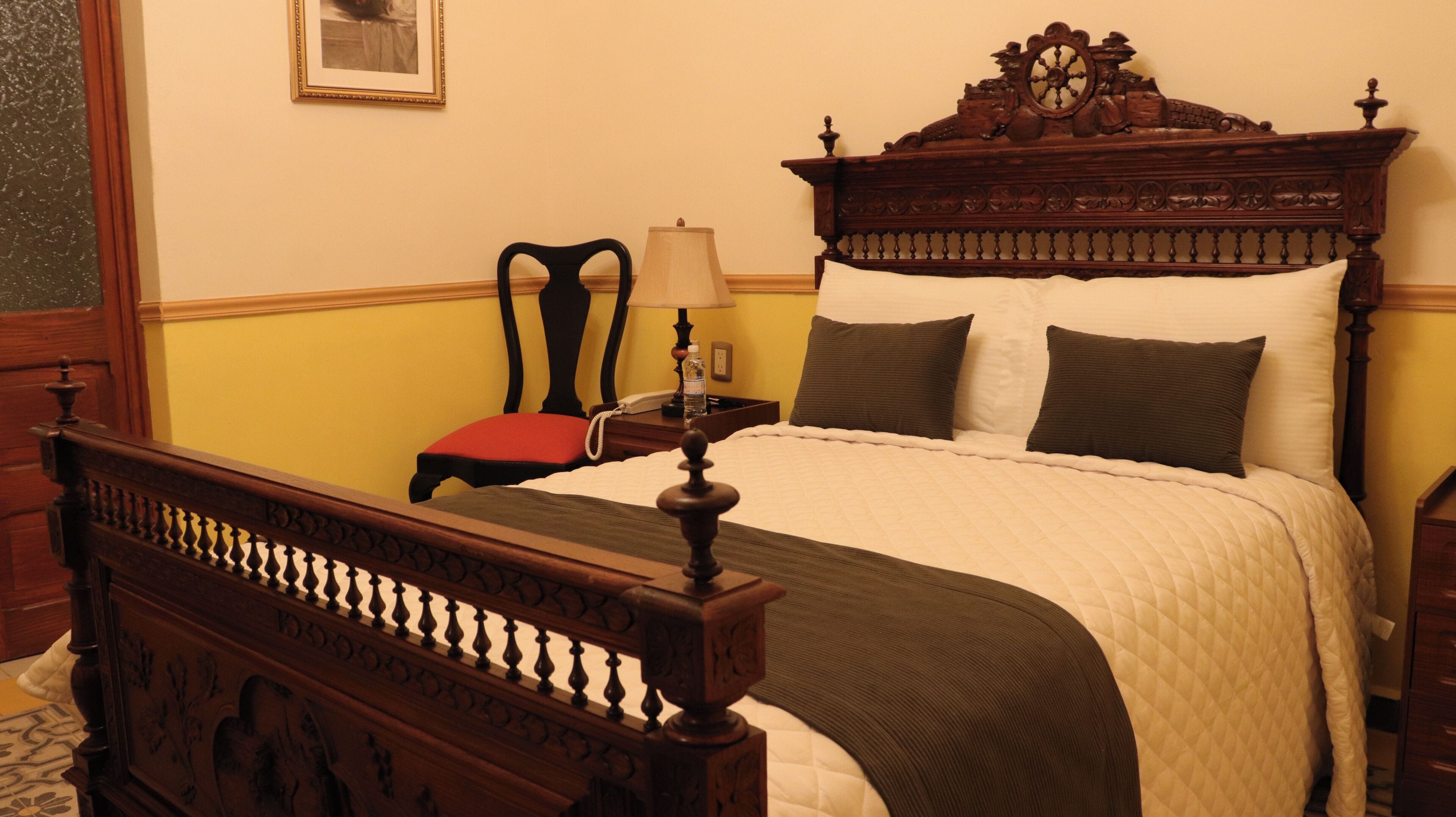 Quarto conforto | Roupas de cama premium, cofres nos quartos