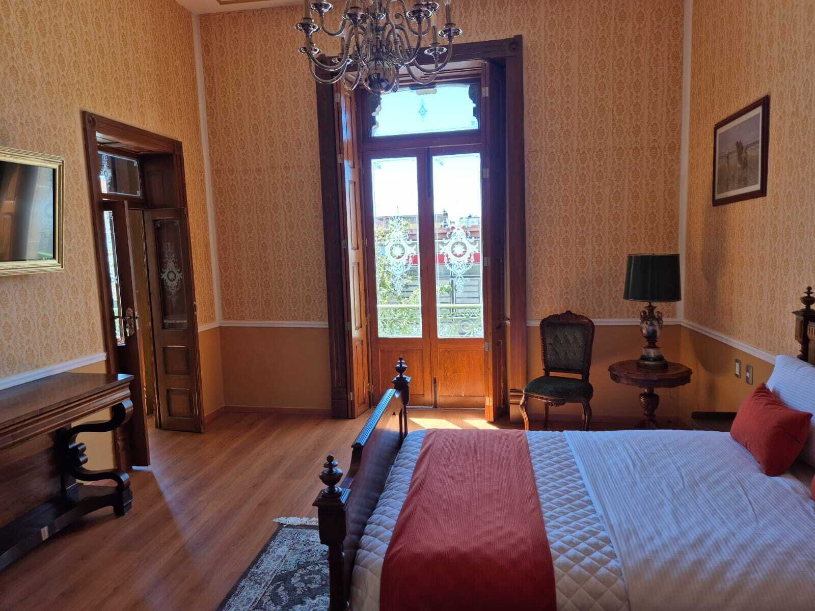 Quarto conforto | Roupas de cama premium, cofres nos quartos