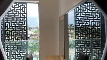 Quarto Duplo Superior, varanda, Vista para a cidade | Secretária, secretária adequada para computadores portáteis