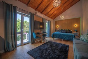 Apartamento Superior, varanda, Vista para a cidade (Luna) | Cofre com capacidade para portátil, secretária 