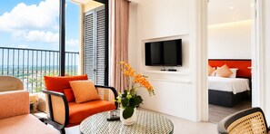 Apartamento luxo, 2 quartos, cozinha, vista para a cidade | Área de estar | TV LED