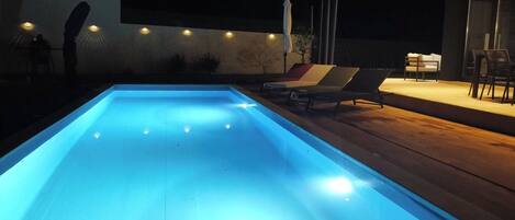 Casa Familiar, 2 quartos, micro-ondas (Villa Gigi with private Pool) | Piscina | Piscina exterior sazonal