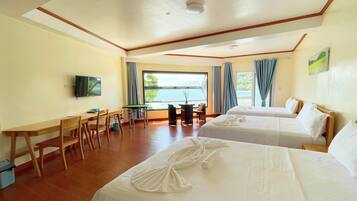 Family Deluxe Room | Secretária, Wi-fi grátis, roupa de cama fornecida