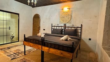 Quarto Panorâmico, vista para o vale | Secretária adequada para computadores portáteis, ferro/tábua de engomar