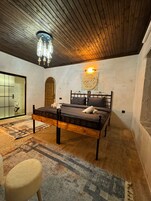 Quarto Panorâmico, vista para o vale | Secretária adequada para computadores portáteis, ferro/tábua de engomar