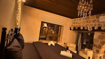 Quarto Panorâmico, vista para o vale | Secretária adequada para computadores portáteis, ferro/tábua de engomar