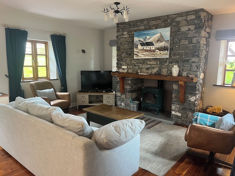 Stunning 2-bed Cottage, Mountain Views, 3 Miles From Kinvara, Wild Atlantic Way. - Clare County