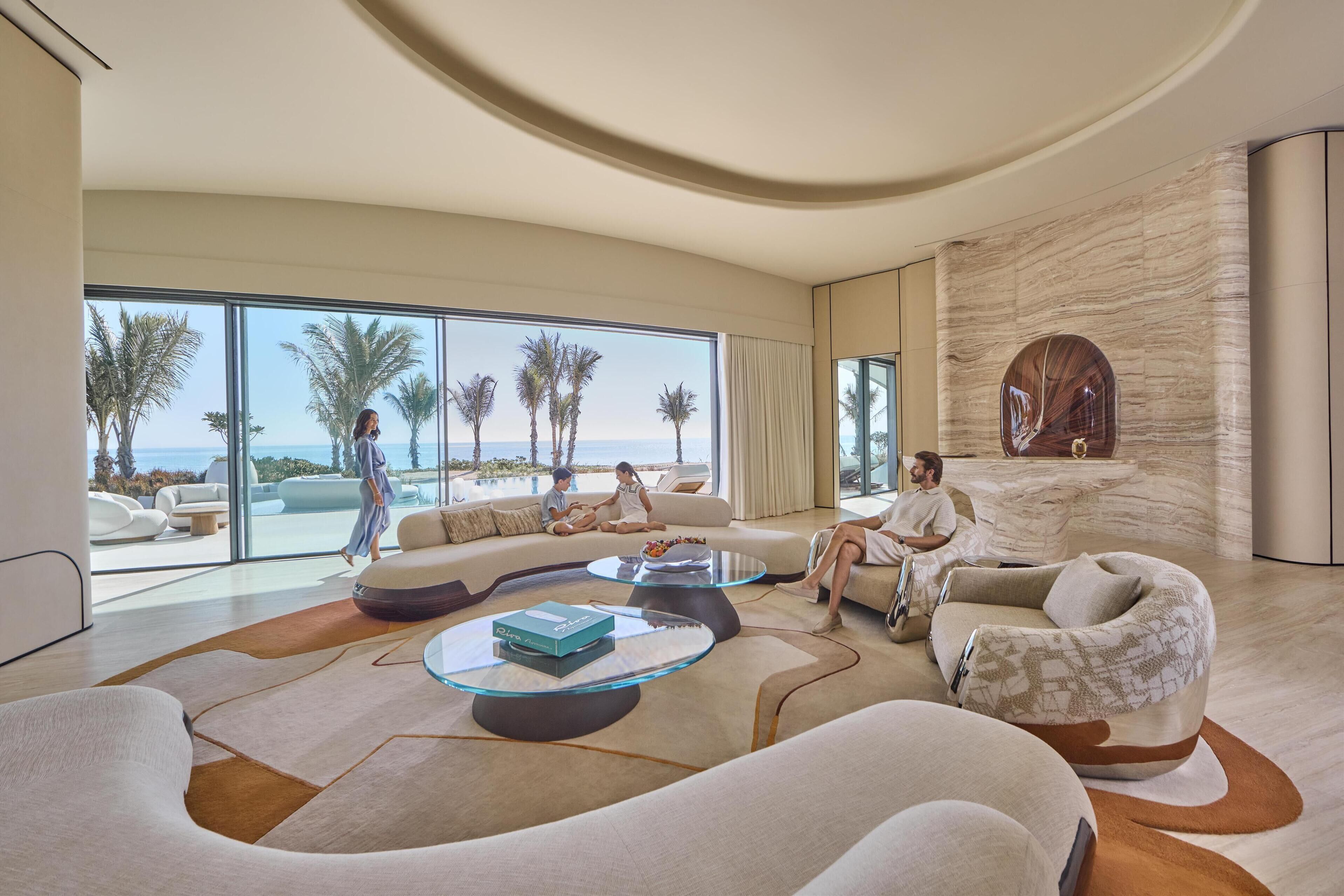 Roupa de alta qualidade, minibar com produtos grátis 