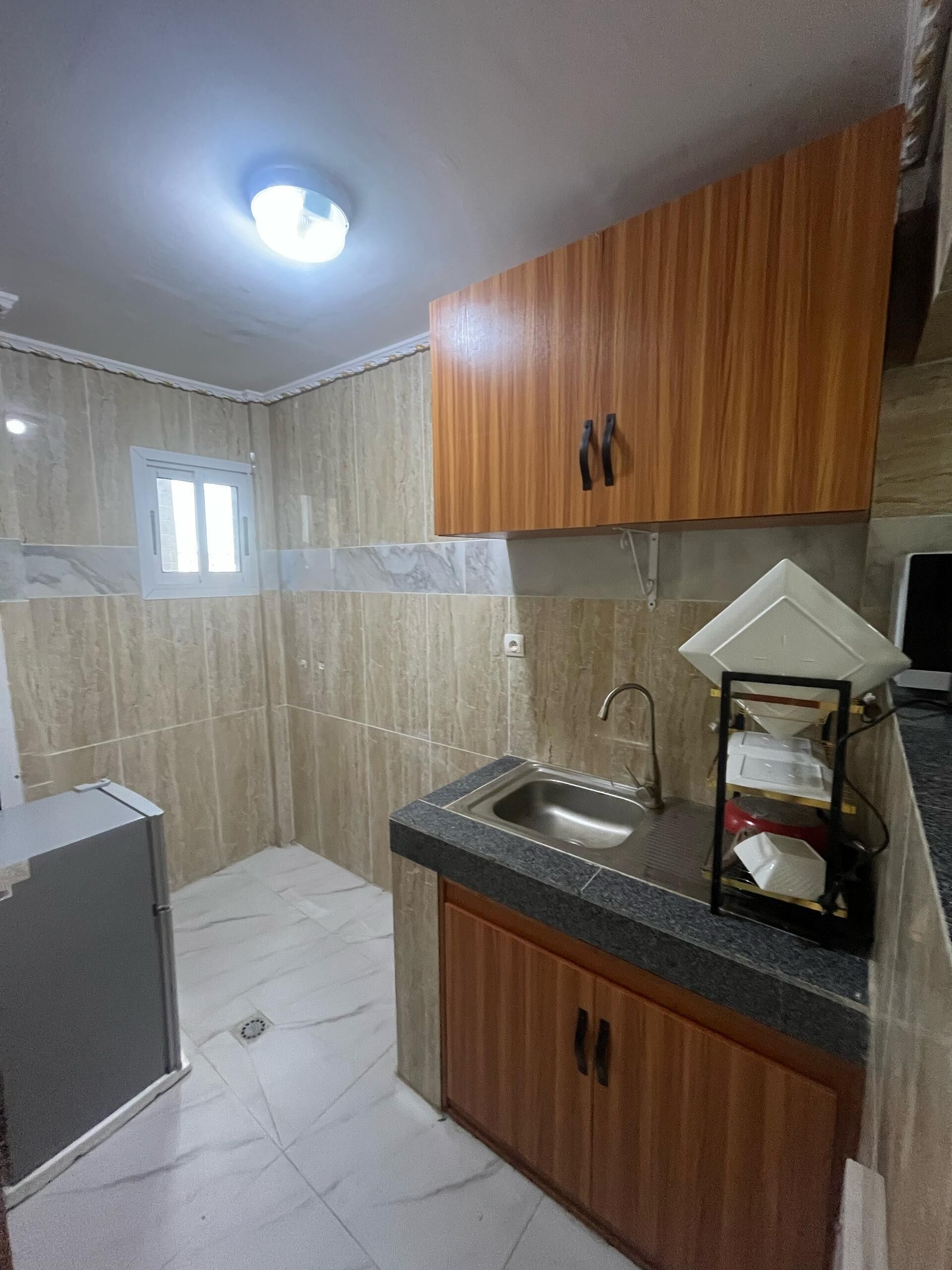 Suite Executiva, vista para o canal | Cozinha privada | Um frigorífico, um micro-ondas, um forno, uma placa de cozinha 