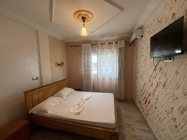 Lively Hotel & Suites - Douala