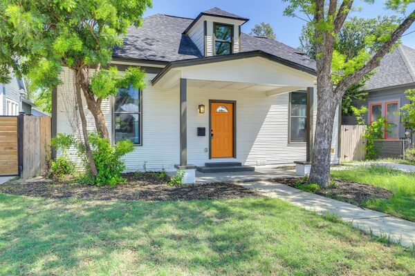 1 Mi To Dtwn San Antonio: Sleek Bungalow W/ Yard! - San Antonio, TX