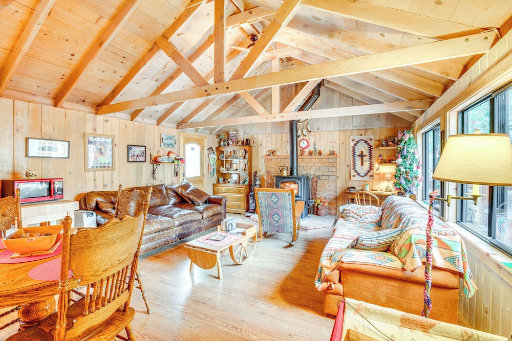 4 Mi To Lake Tahoe: Cozy Cabin W/ Deck! - Lake Tahoe