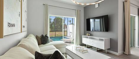 Casa de Férias, 6 quartos | Sala de estar | Smart TV