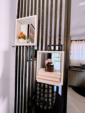 Apartamento Deluxe, vista para o jardim | Sala de estar