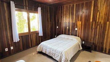 Quarto triplo standard | Escrivaninha, espaço de trabalho para notebook, Wi-Fi de cortesia