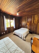 Quarto triplo standard | Escrivaninha, espaço de trabalho para notebook, Wi-Fi de cortesia