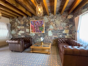 Quarto Standard, 2 camas de casal | Sala de estar