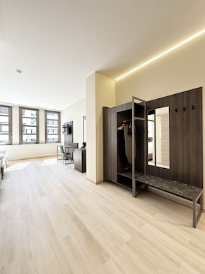 Quarto Triplo Comfort | 1 quarto, secretária, secretária adequada para computadores portáteis