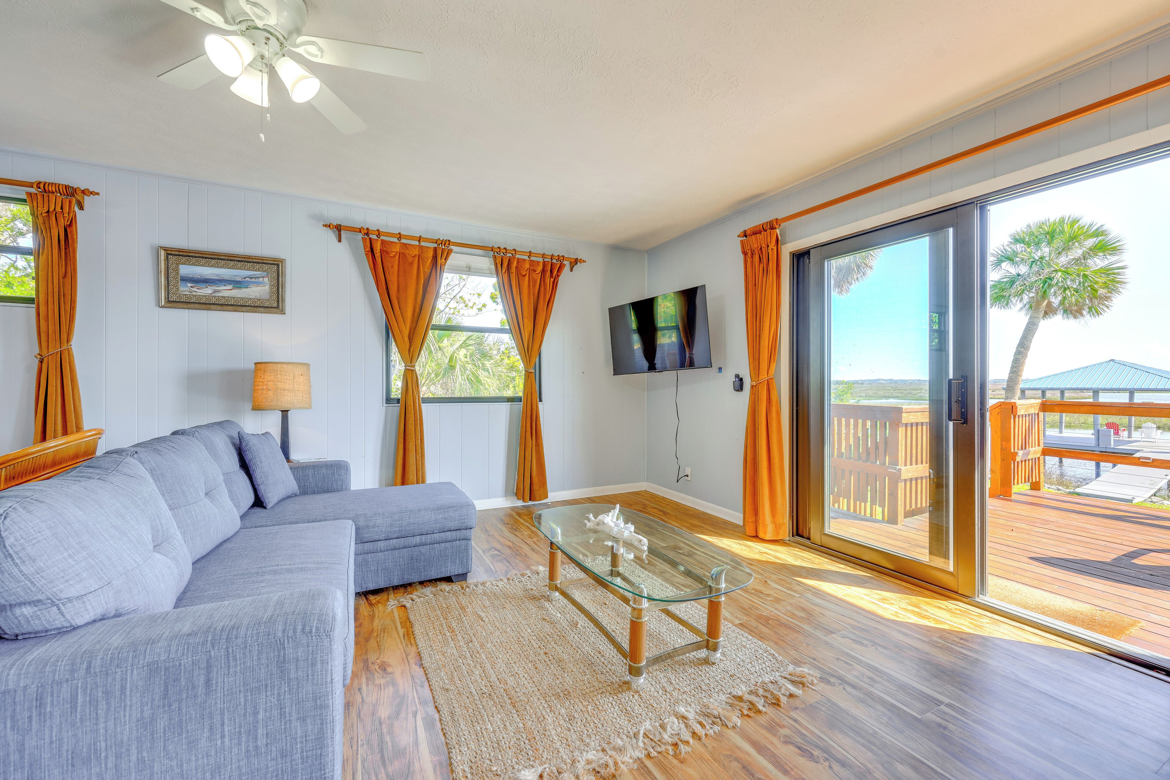 Waterfront Jacksonville Gem W/ Dock + Game Room! - Jacksonville, FL