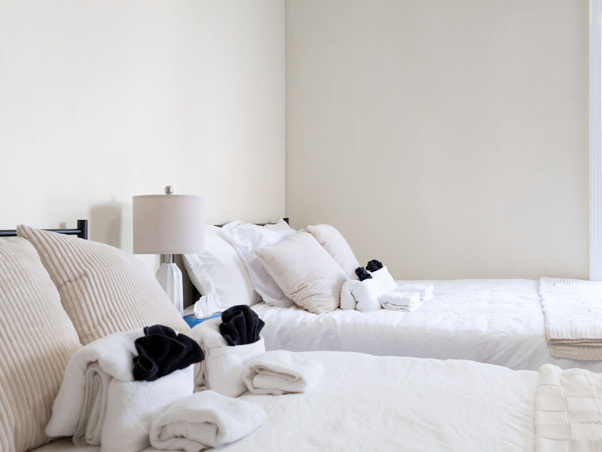 Hidden Haven - Harvard, Assembly Row, Pool Table, Parking! - Boston, MA