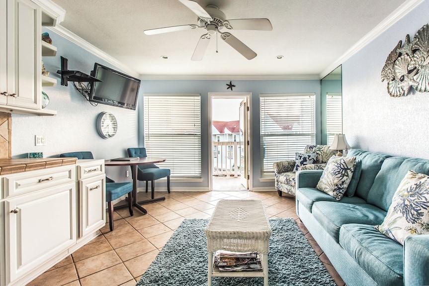 Charming Oceanview 1-bedroom Apartment In Galveston With Private Beach Access - Galveston