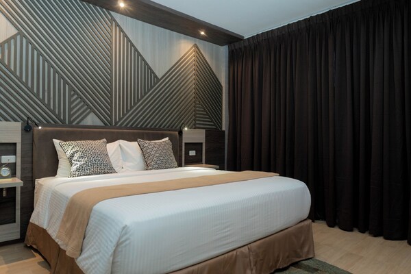 Adelina Hotel And Suites - Mati