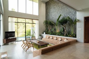 Villa Familiar, vista para o vale | Sala de estar | TV de ecrã plano 