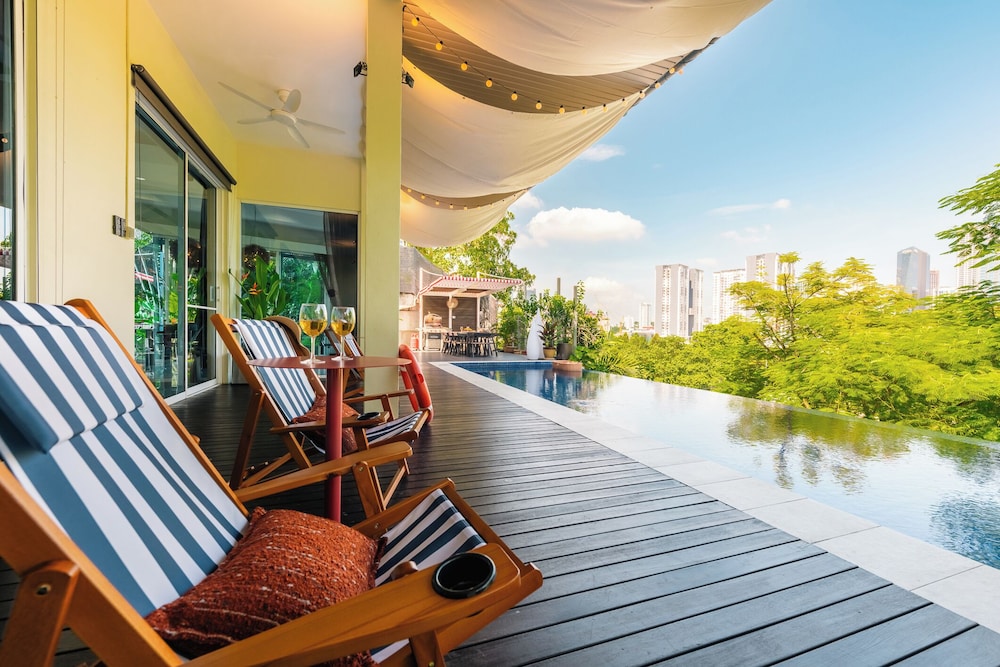 38pax Flame Of The Forest Retreat Villa Kl By Verano - 