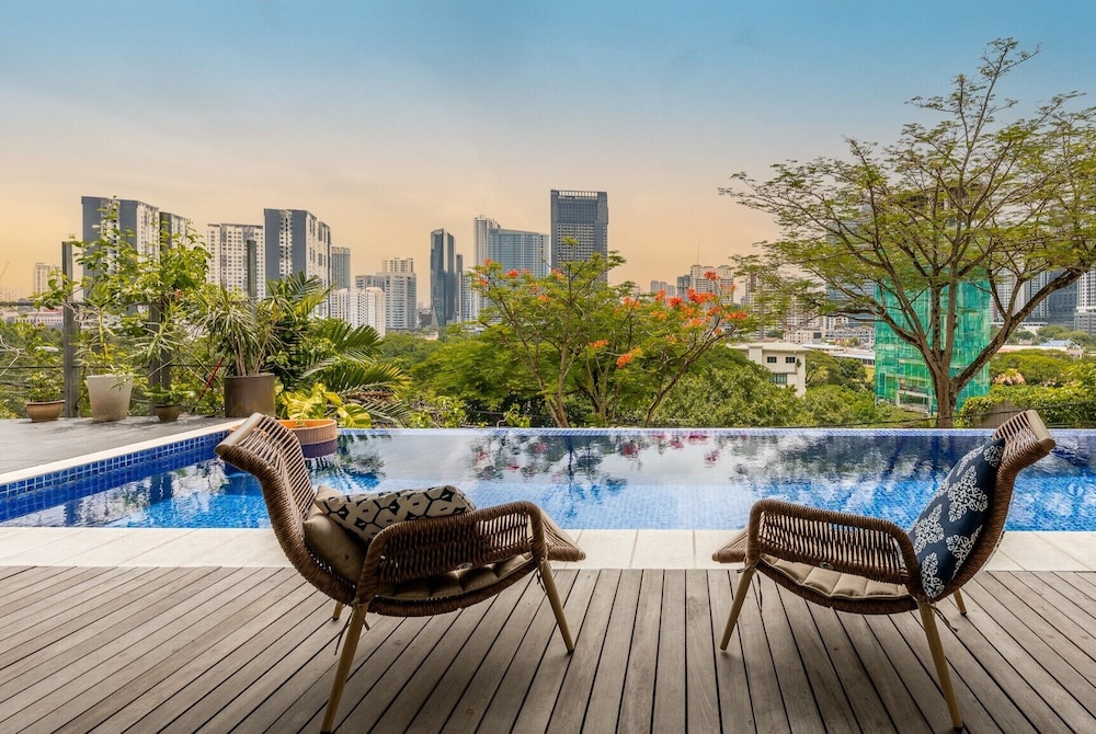 38pax Flame Of The Forest Retreat Villa Kl By Verano - Kuala Lumpur
