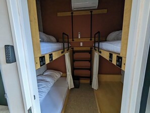 Quarto Triplo Básico | Cofre no quarto, ferro/tábua de engomar, Wi-fi grátis