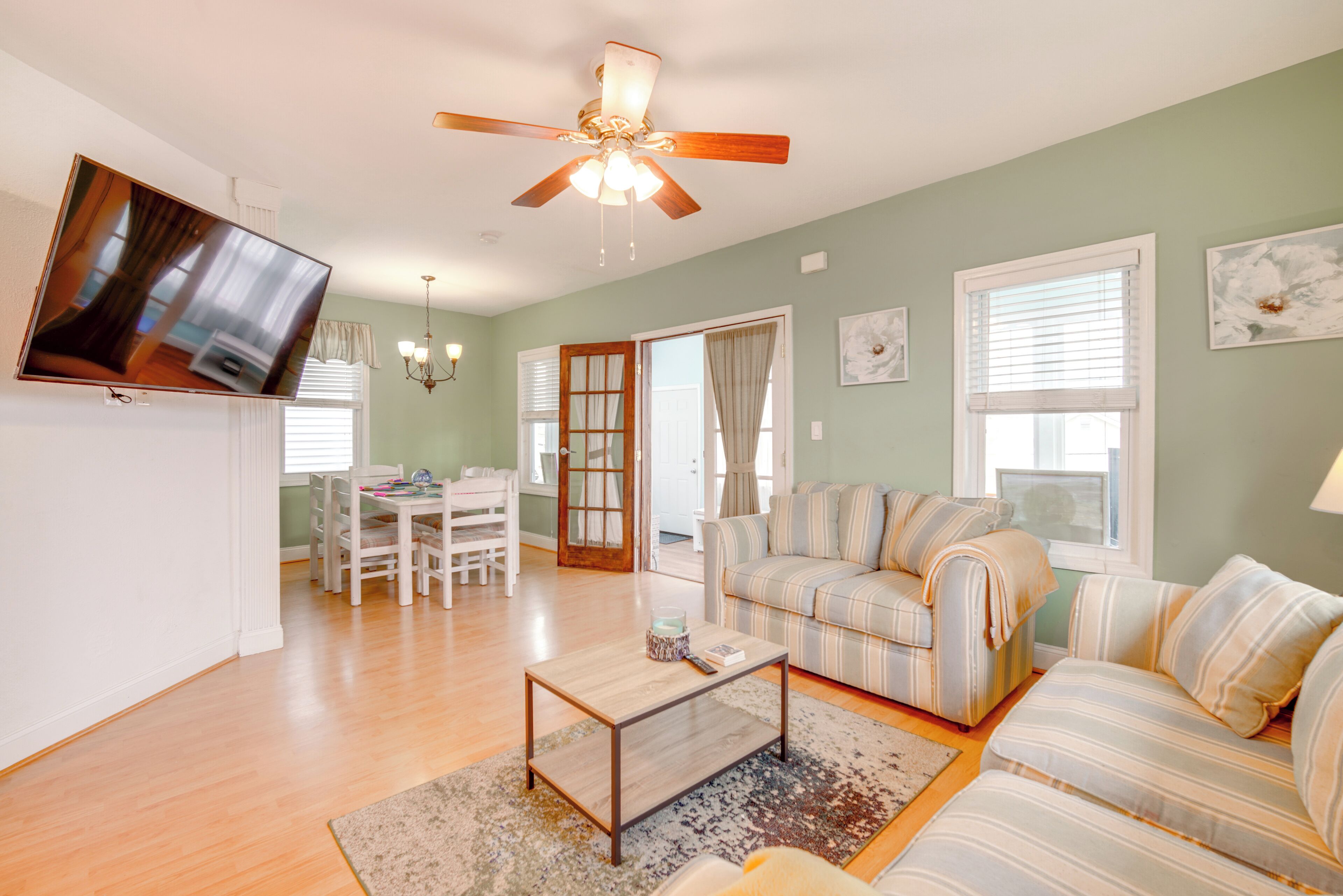 Walk To Ventnor Beach & Boardwalk: Coastal Gem - Atlantic City, NJ