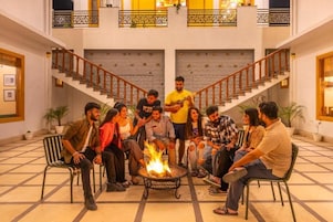 Área de estar no saguão