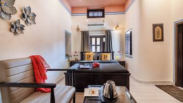 Quarto casal superior | Wi-Fi de cortesia, roupa de cama