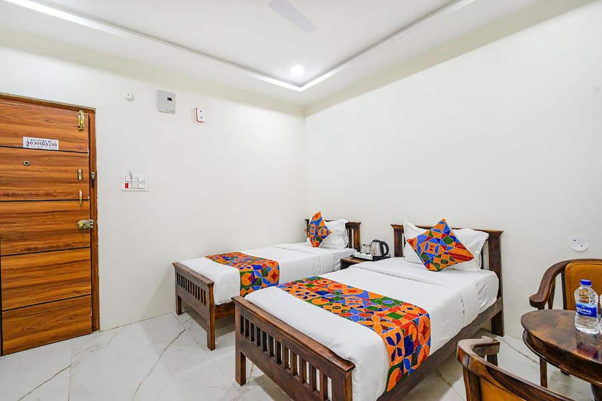 Quarto Duplo ou Twin Deluxe, Vista para a cidade | 1 quarto, Wi-fi grátis