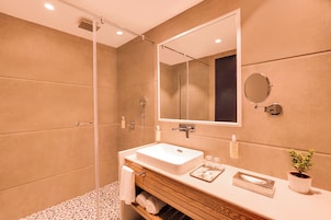 Quarto casal luxo | Banheiro | Chuveiro 