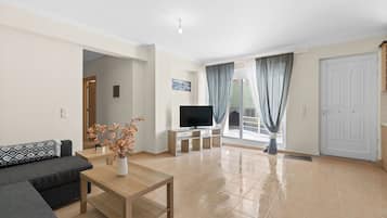 Apartamento Comfort, várias camas, cozinha, junto à praia | Sala de estar