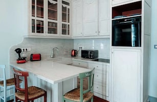 Apartamento romântico, vista para a cidade | Cozinha privada | Máquina de café expresso, cafeteira/chaleira, geladeira grande