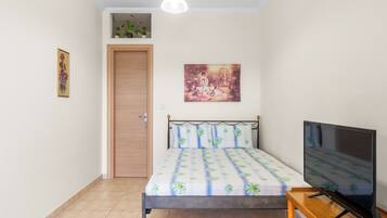 Apartamento Clássico, pátio, em frente ao mar | 2 quartos, secretária, secretária adequada para computadores portáteis