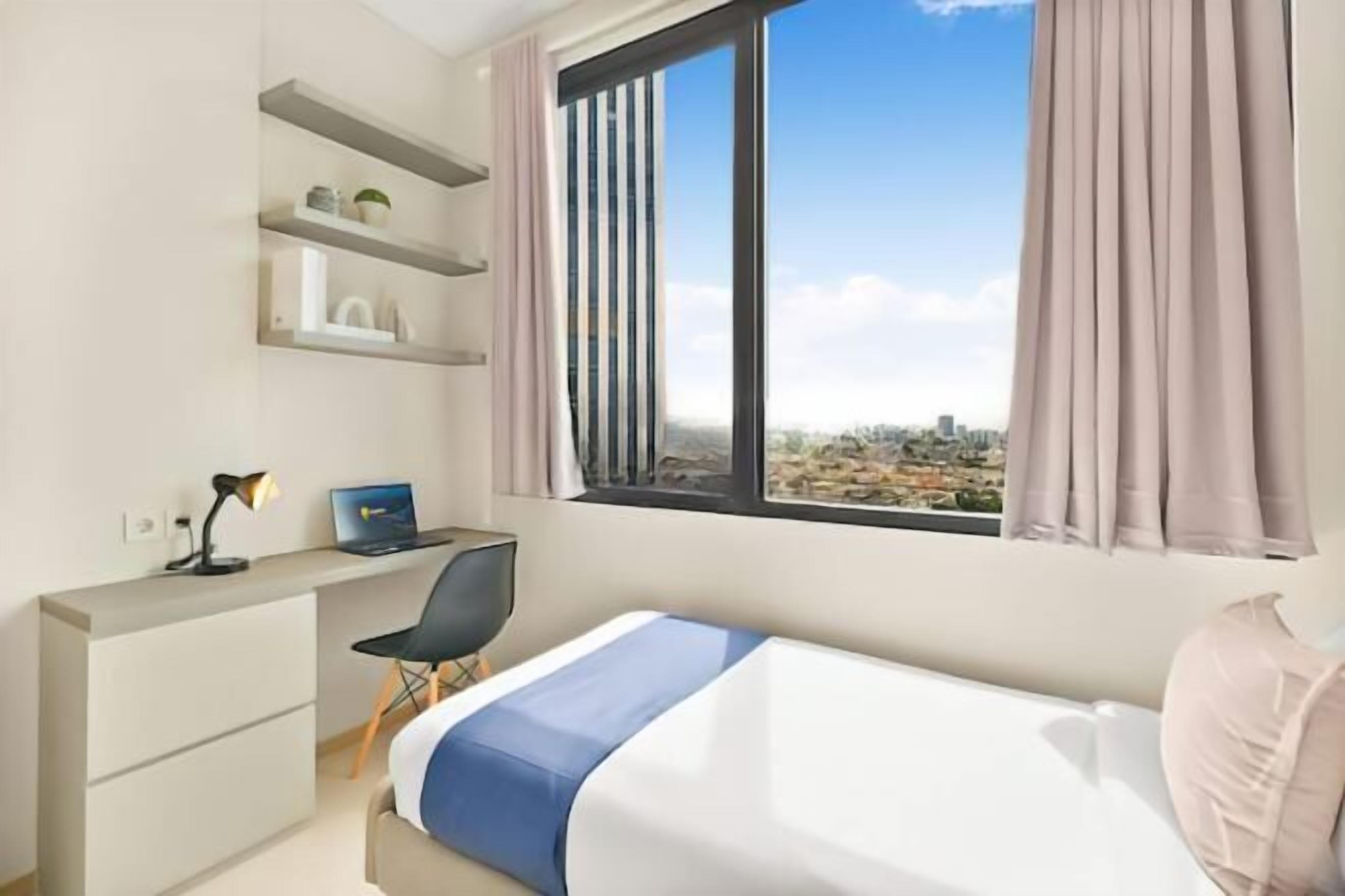 Minibar, secretária, secretária adequada para computadores portáteis 