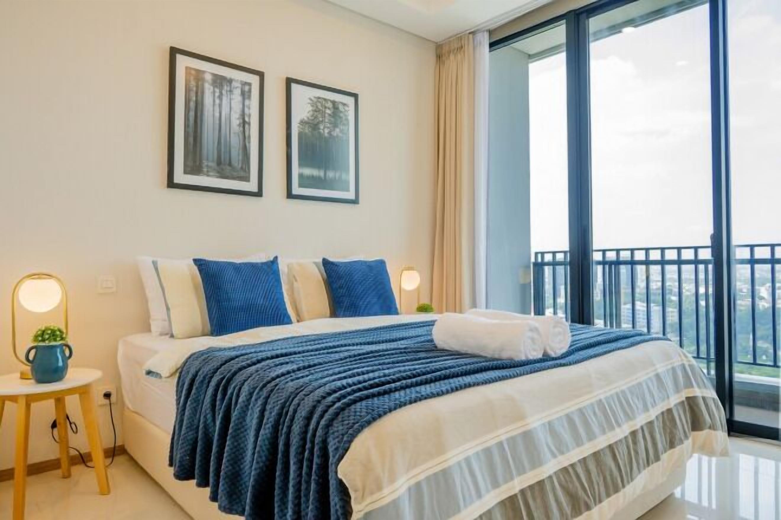 Minibar, secretária, secretária adequada para computadores portáteis 